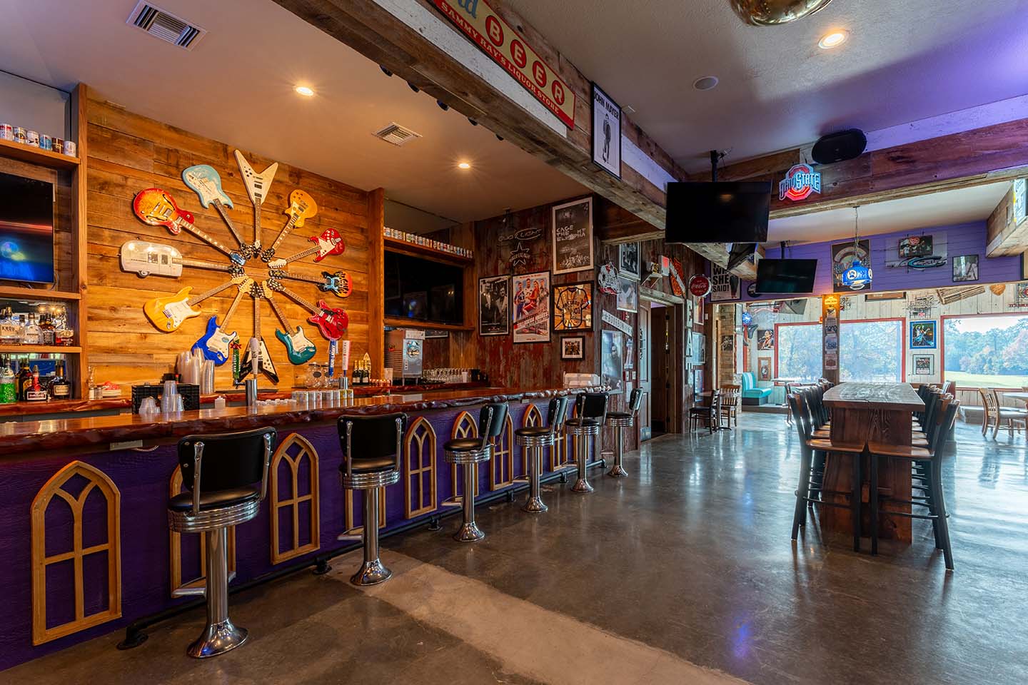 Sammy Ray’s – The Ultimate Bar and Grill Experience – Rayburn Resort