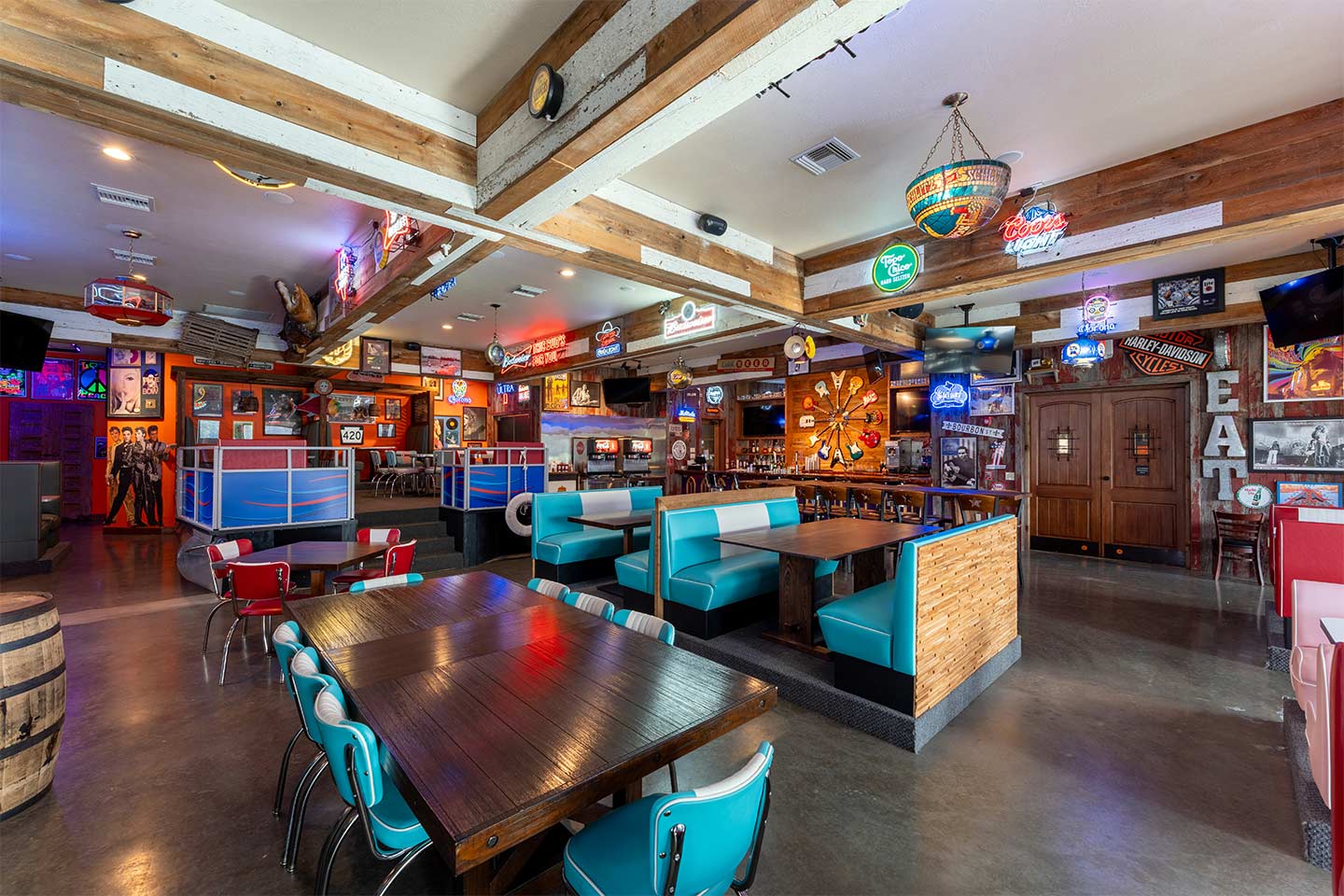 Sammy Ray’s – The Ultimate Bar and Grill Experience – Rayburn Resort