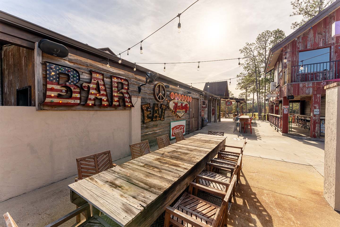 Sammy Ray’s – The Ultimate Bar and Grill Experience – Rayburn Resort