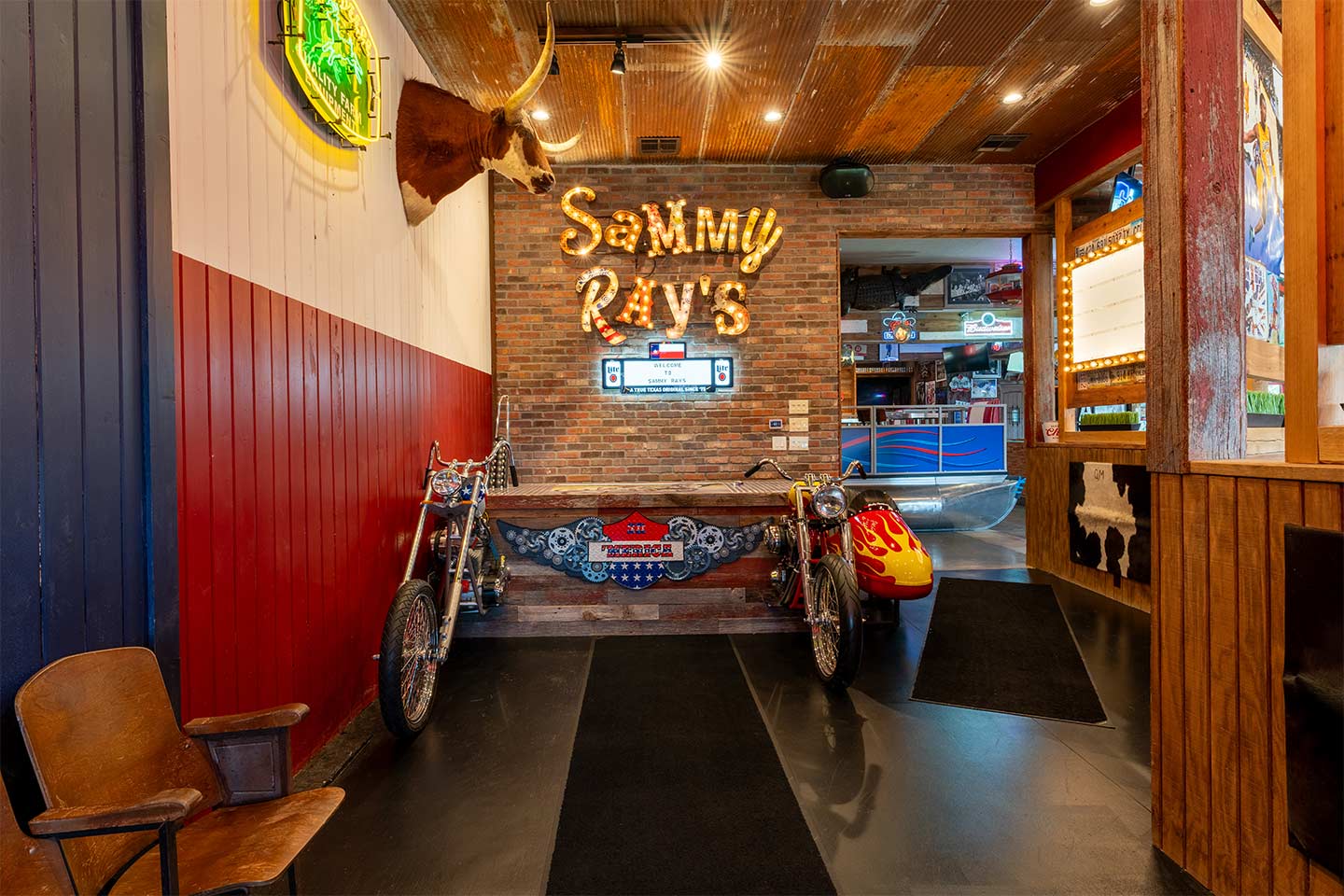 Sammy Ray’s – The Ultimate Bar and Grill Experience – Rayburn Resort