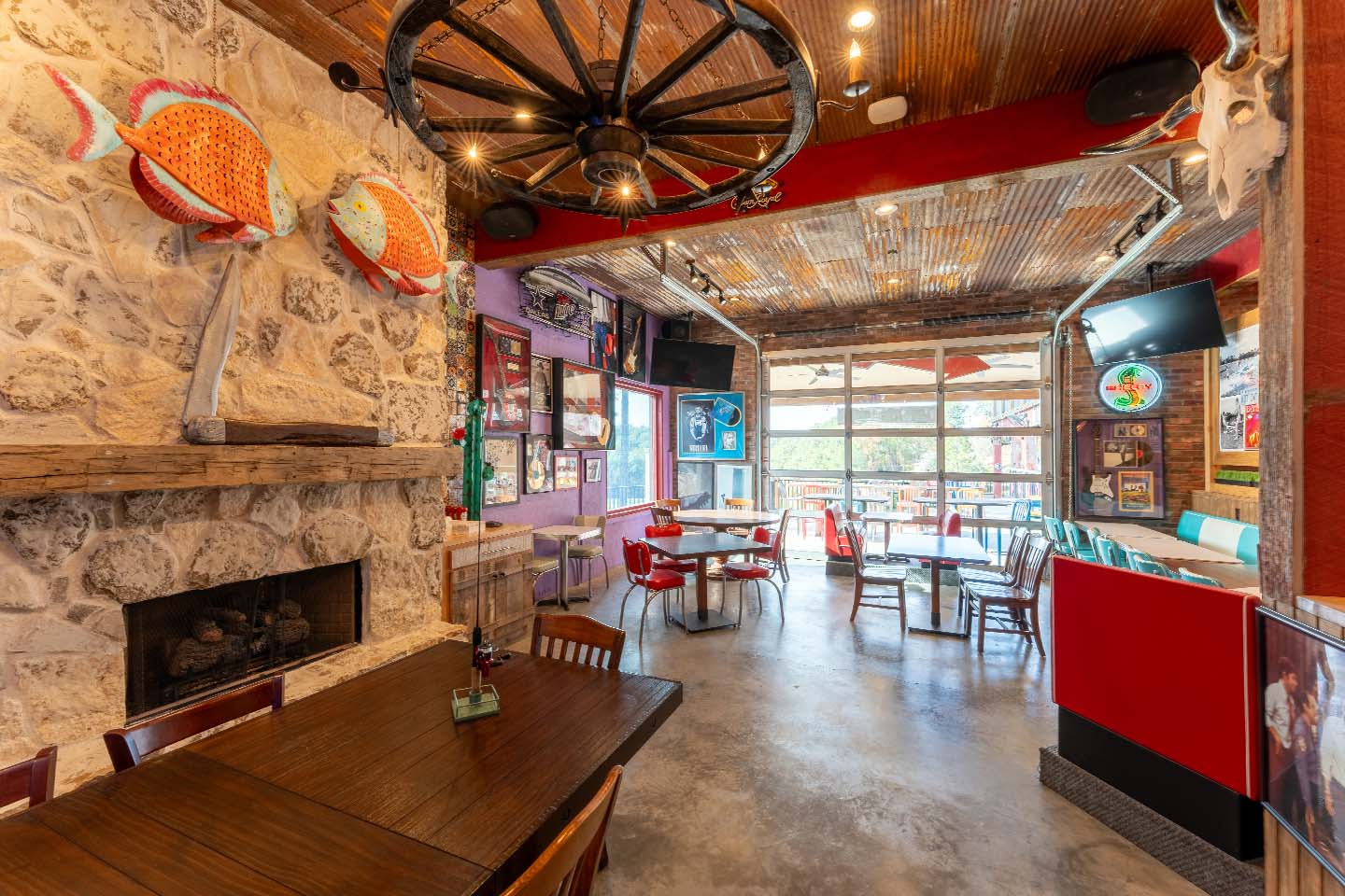 Sammy Ray’s – The Ultimate Bar and Grill Experience – Rayburn Resort